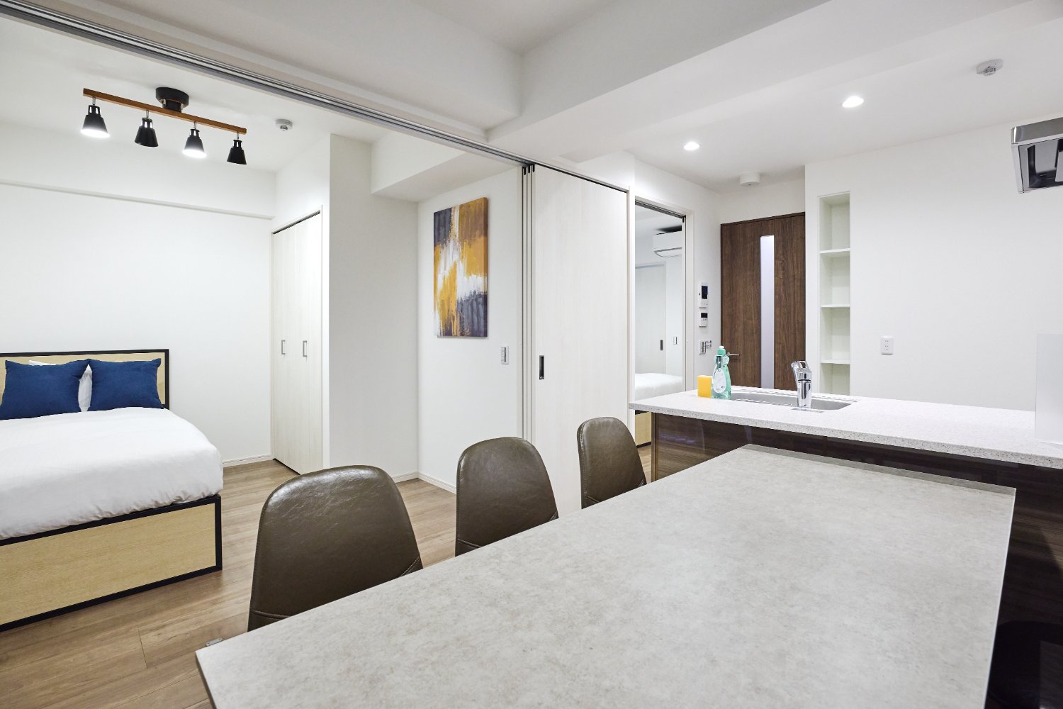 神楽坂駅から徒歩4分/業務スーパー近く/家具・家電付き/CREAL premier神楽坂 701 | 新宿区の滞在・宿泊｜Sumyca