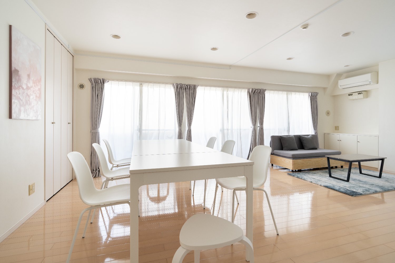 綺麗で広々としたお部屋/飯田橋から徒歩7分でビジネスにも旅行にもアクセス抜群！/MSビルII 301 | 新宿区の滞在・宿泊｜Sumyca