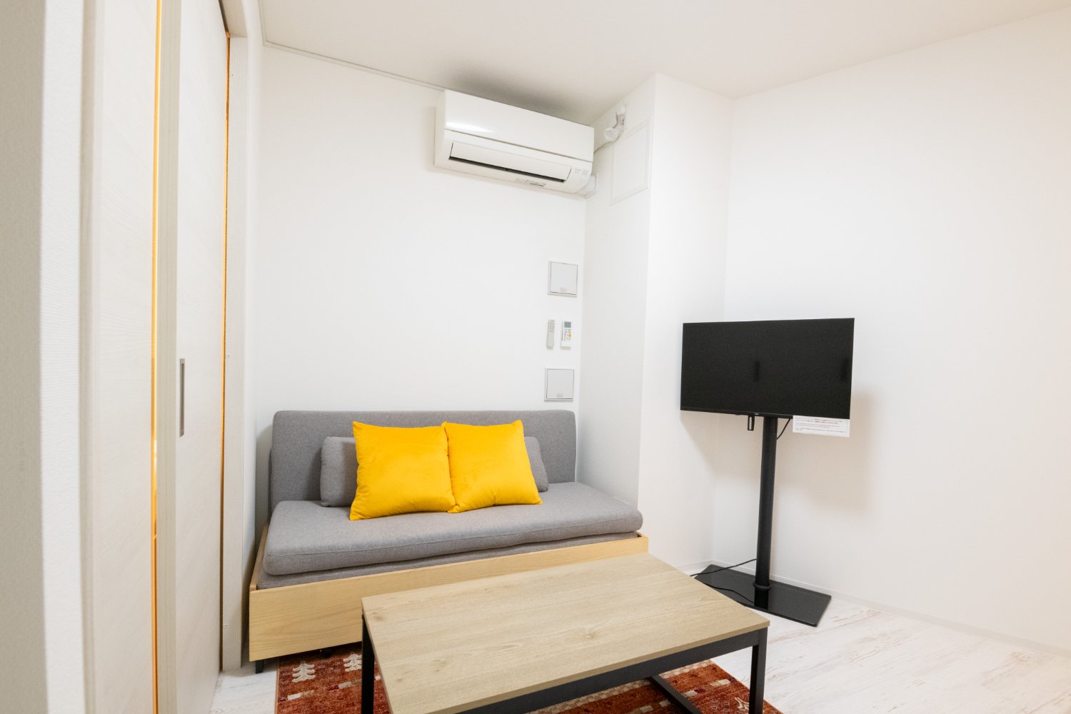 ☆初期費用無料キャンペーン開催中☆ 綺麗な築浅物件！オシャレなデザイナーズ♪Wi-Fi完備／家具家電・備品完備／タスキsmart東新宿202 | 新宿区の滞在・宿泊｜Sumyca