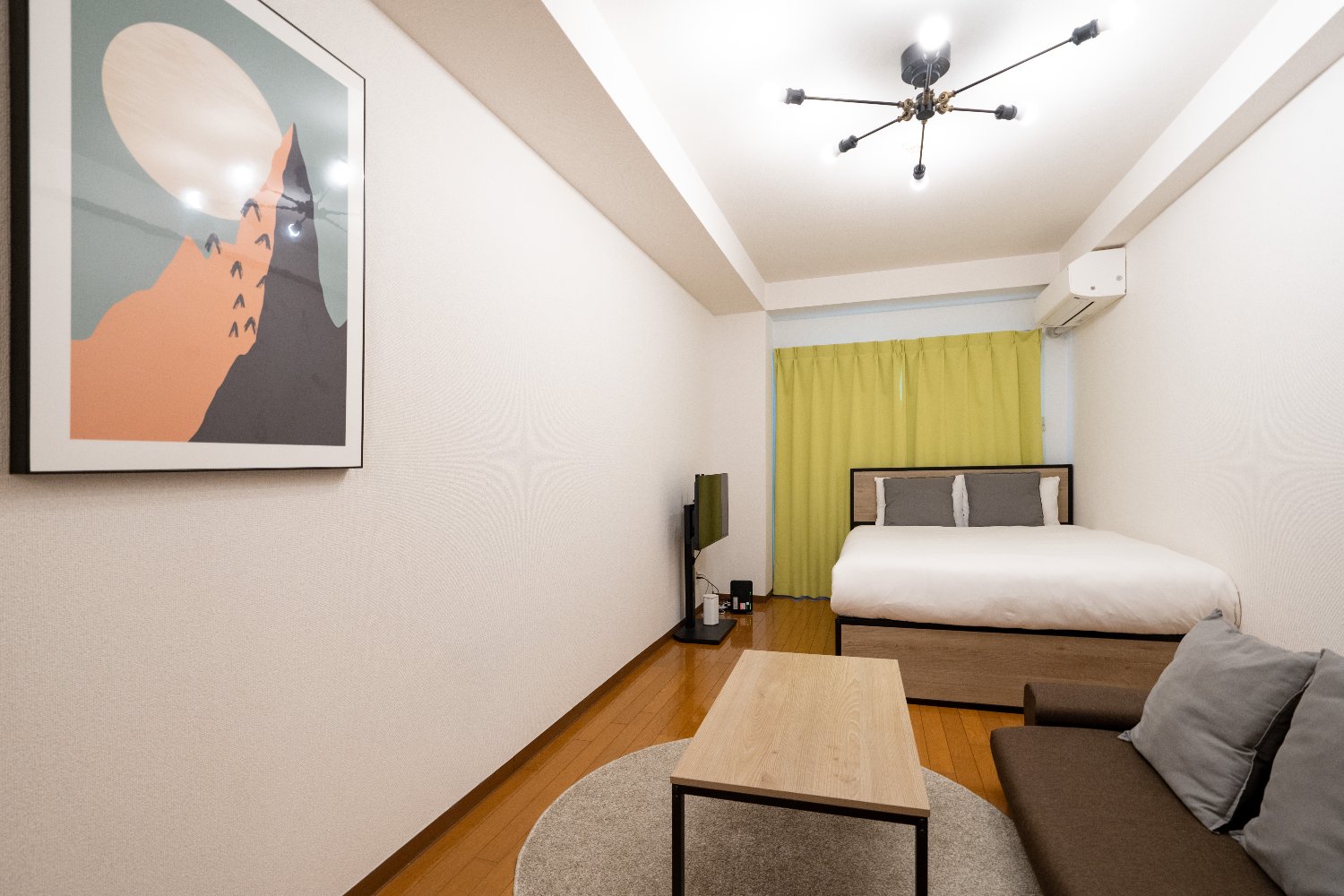 駅から徒歩4分/お洒落な家具やアートのある1K/ヴェローノ心斎橋東501 | 大阪市中央区の滞在・宿泊｜Sumyca