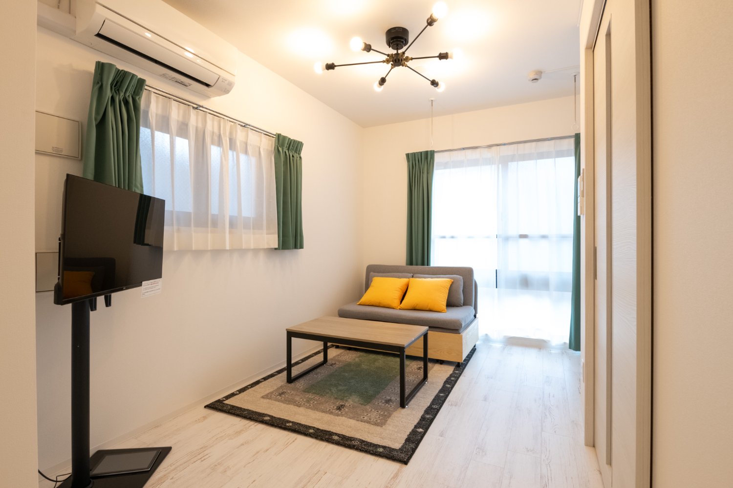 綺麗な築浅物件！オシャレなデザイナーズ♪Wi-Fi完備／家具家電・備品完備／タスキsmart東新宿201 | 新宿区の滞在・宿泊｜Sumyca