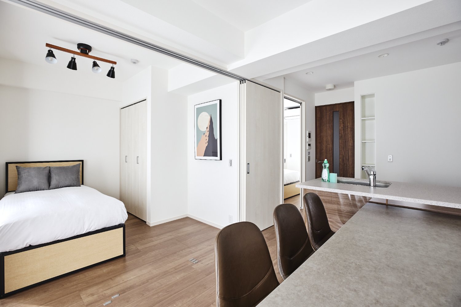 神楽坂駅から徒歩4分/業務スーパー近く/家具・家電付き/CREAL premier神楽坂 1001 | 新宿区の滞在・宿泊｜Sumyca