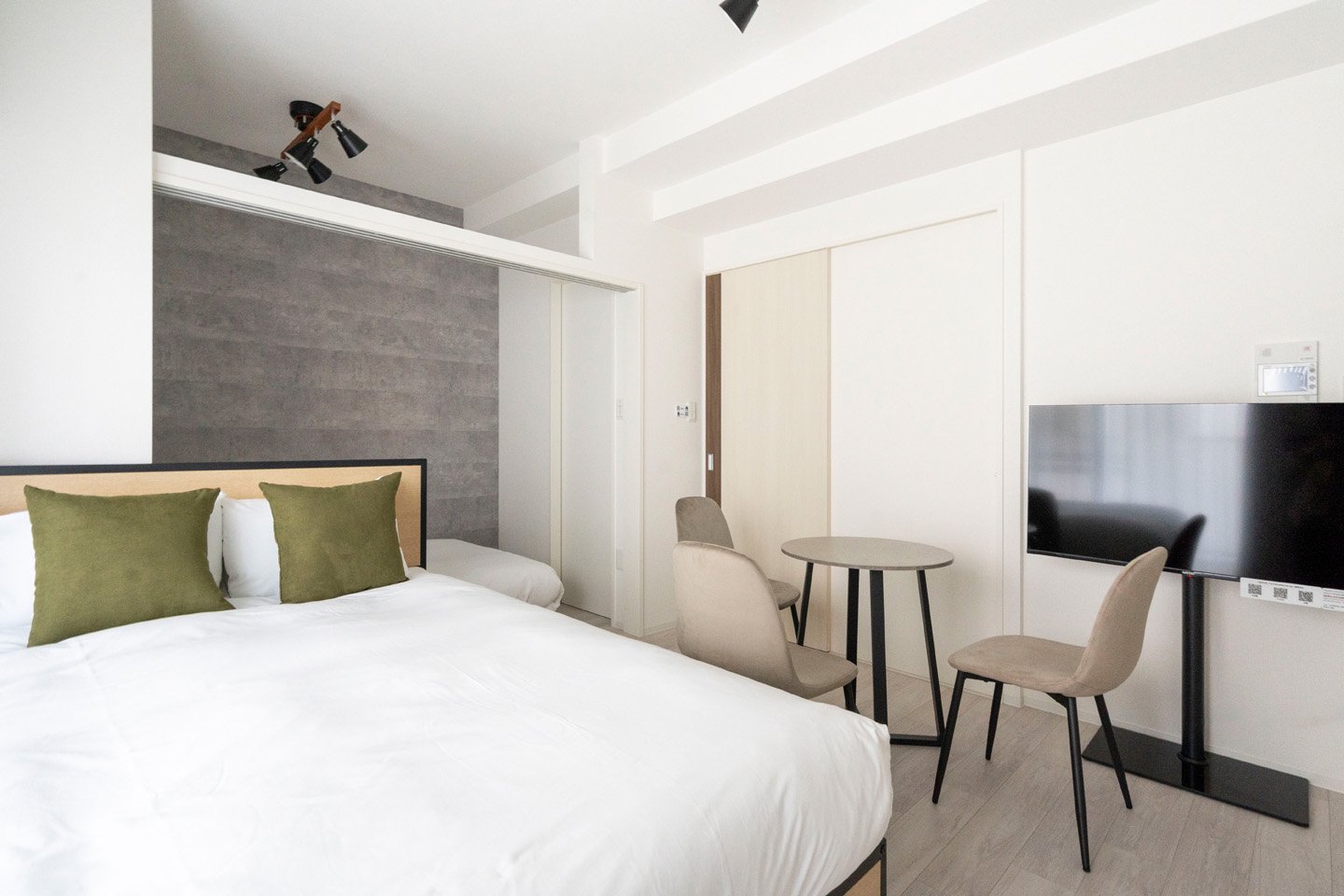 難波駅まで徒歩4分/アクセス良好/セキュリティ万全で綺麗なお部屋/セレニテフラン難波 502 | 大阪市浪速区の滞在・宿泊｜Sumyca