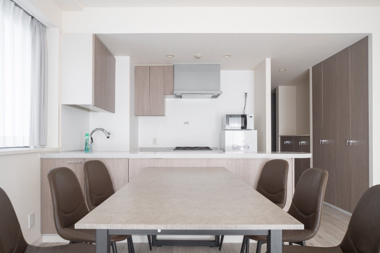 最寄り駅まで徒歩5分/恵比寿駅まで徒歩13分/コンビニまで徒歩1分/家具・家電完備/広尾イースト 402 | 渋谷区の滞在・宿泊｜Sumyca