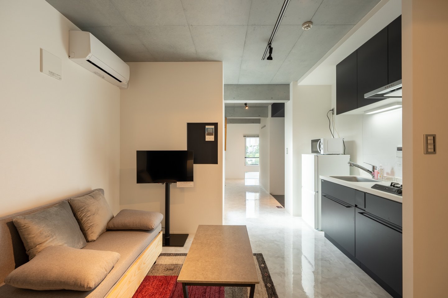 綺麗な築浅物件♪／駅から徒歩すぐ！／オシャレなデザイナーズ／家具家電・備品完備／LUXE南青山401 | 港区の滞在・宿泊｜Sumyca