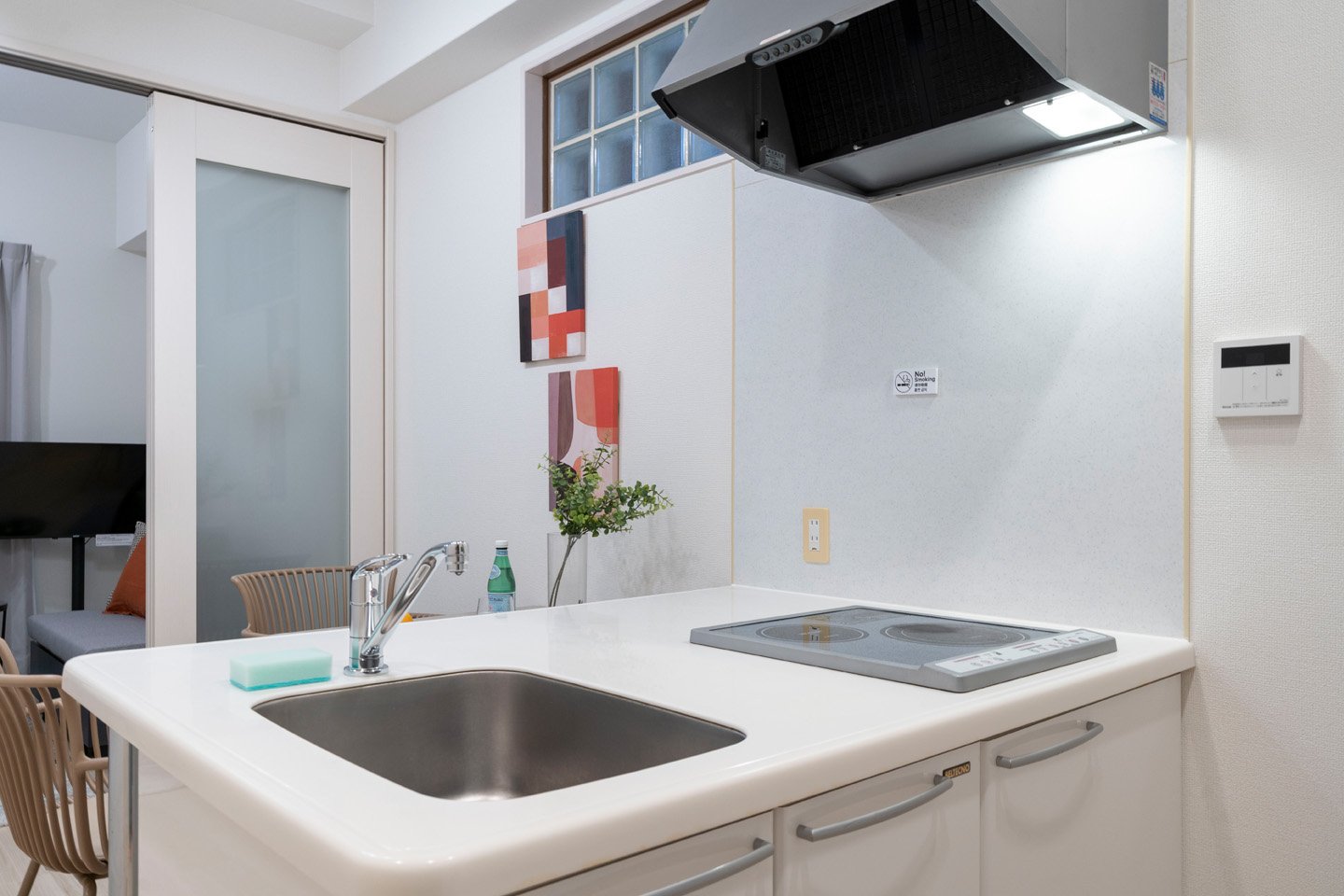 中崎町駅から徒歩4分/エレベーター付きのおしゃれなデザイナーズ/家具家電・Wi-Fi完備/ジューム神山 801 | 大阪市北区の滞在・宿泊｜Sumyca