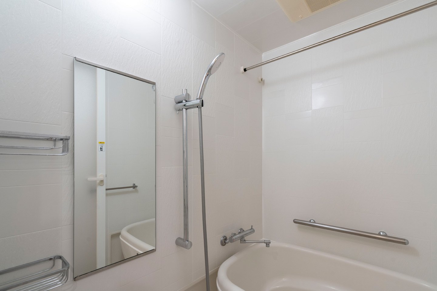 中崎町駅から徒歩4分/エレベーター付きのおしゃれなデザイナーズ/家具家電・Wi-Fi完備/ジューム神山 801 | 大阪市北区の滞在・宿泊｜Sumyca